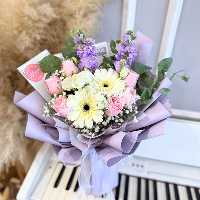 Valentine Hand Bouquet 10 | Bloom